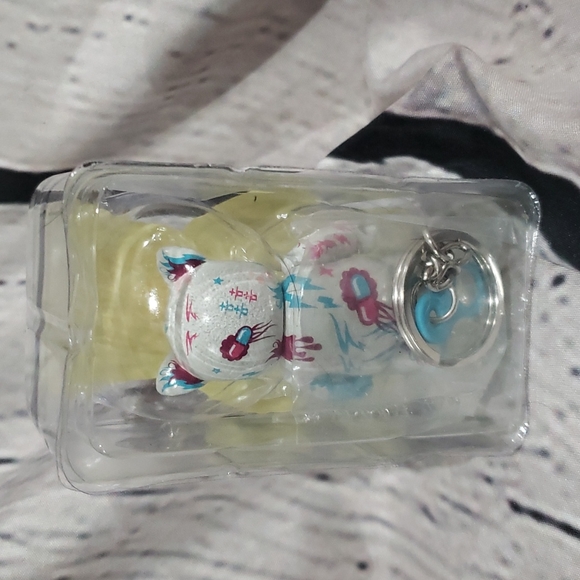 Toyr2 | Other | Toy2r 25 Inch Oxop Oxop Series 2 Qee Thomas Han Pill ...